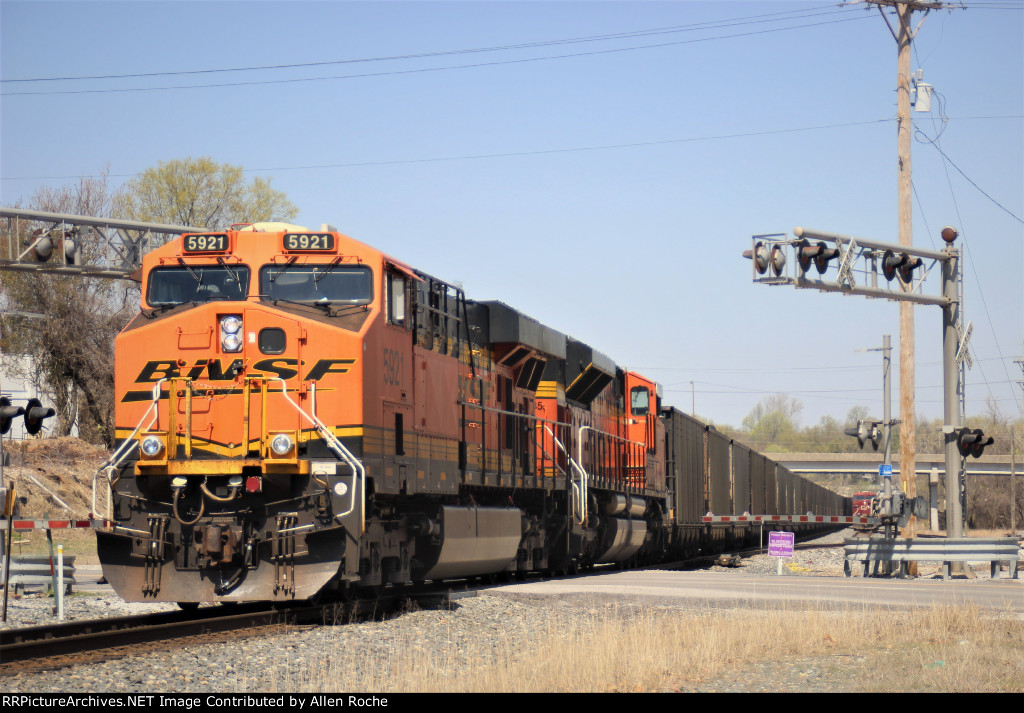 BNSF 5921